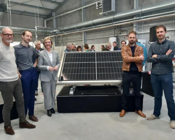 Hydrogen from light and air via panel of Solhyd